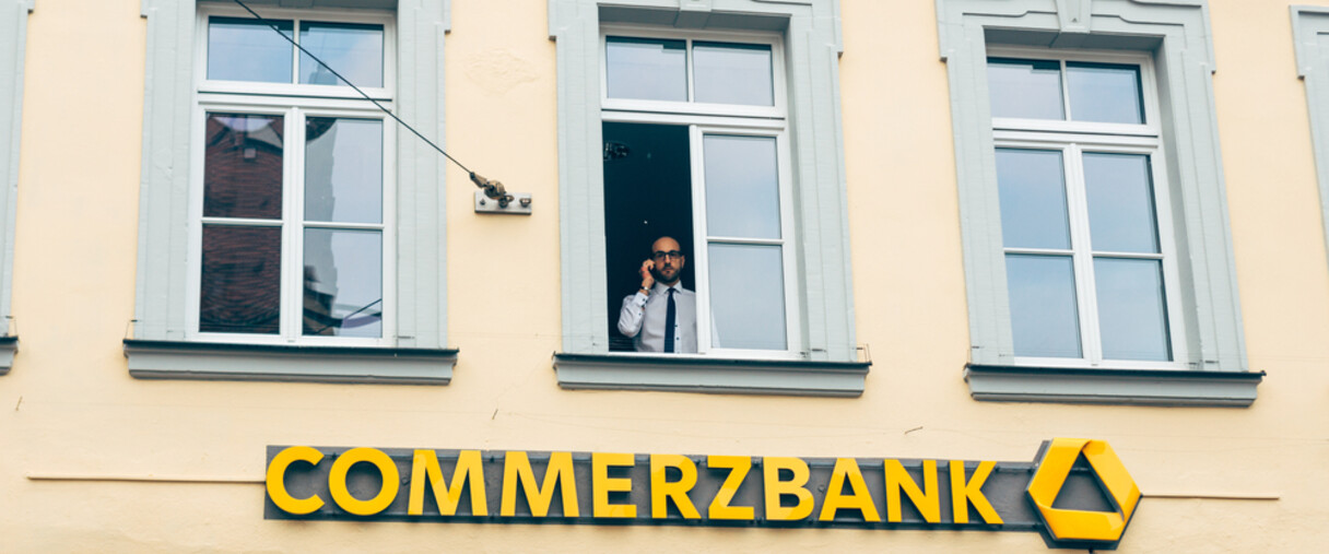 Commerzbank Kontakt: Telefonnummern, Chat und Adressen im Überblick